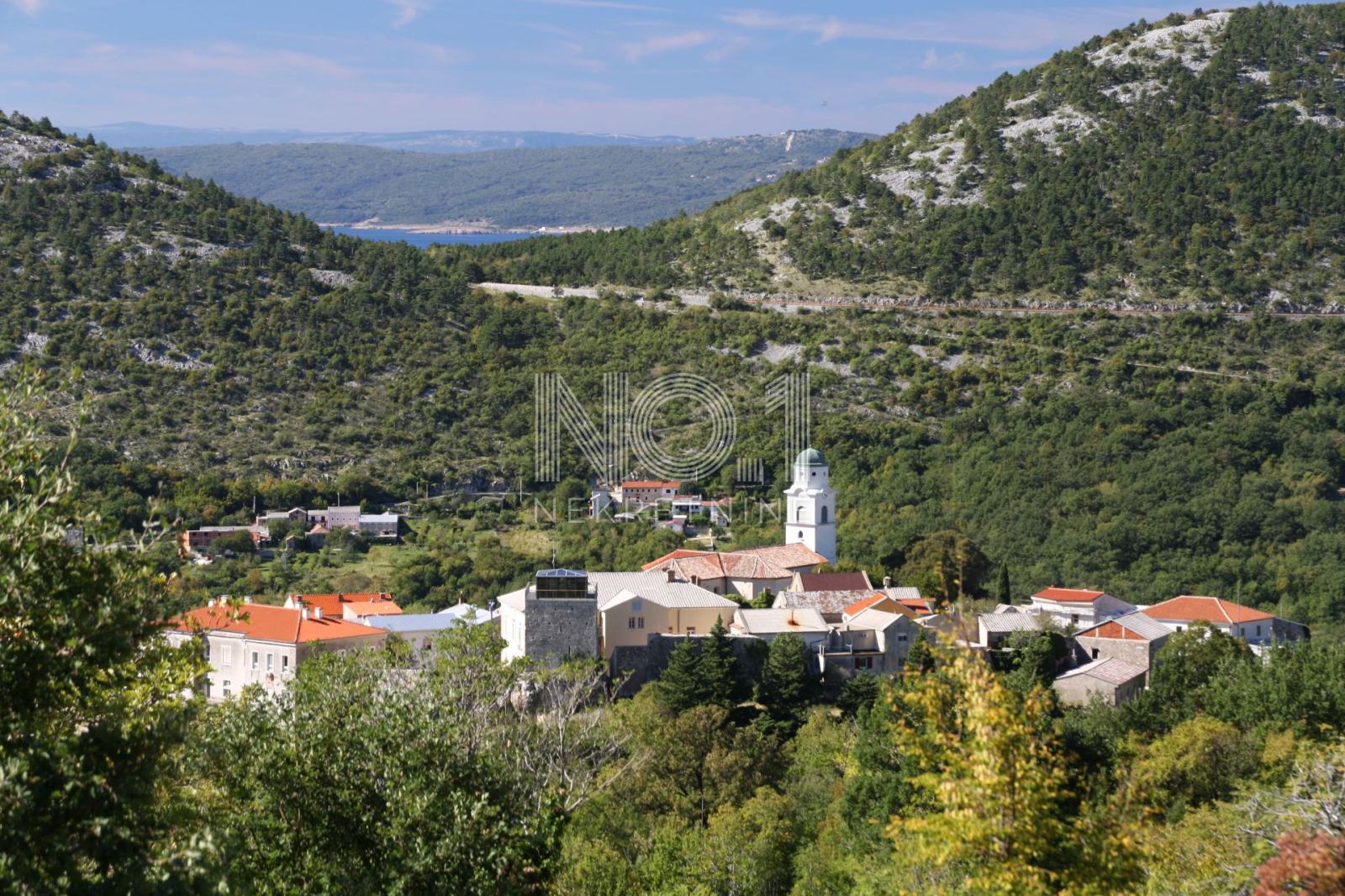 Bribir - kuća s 2 stambene jedinice (prodaja)