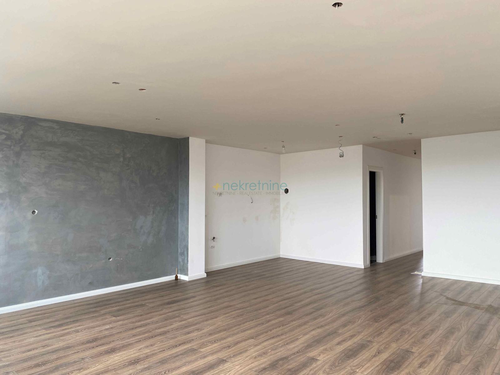 BULEVAR-ZADAR, kompletno renoviran prostrani stan, 99m2 (prodaja)