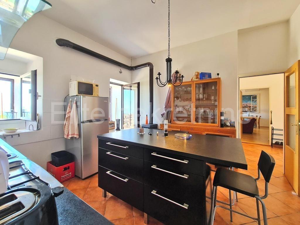 Čavle, Grad Grobnik - prodaja dvojne kuće sa okućnicom! (prodaja)