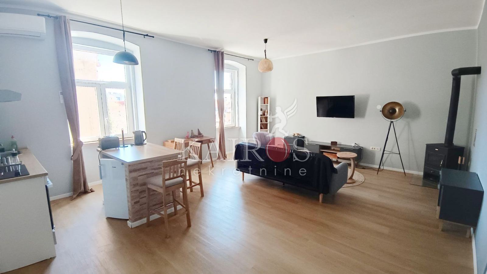 CENTAR, 2 STANA: 55 m2 i 27 m2 (prodaja)