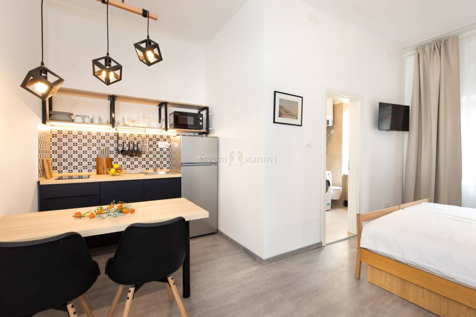 Centar, 25 m2, luksuzni studio (iznajmljivanje)