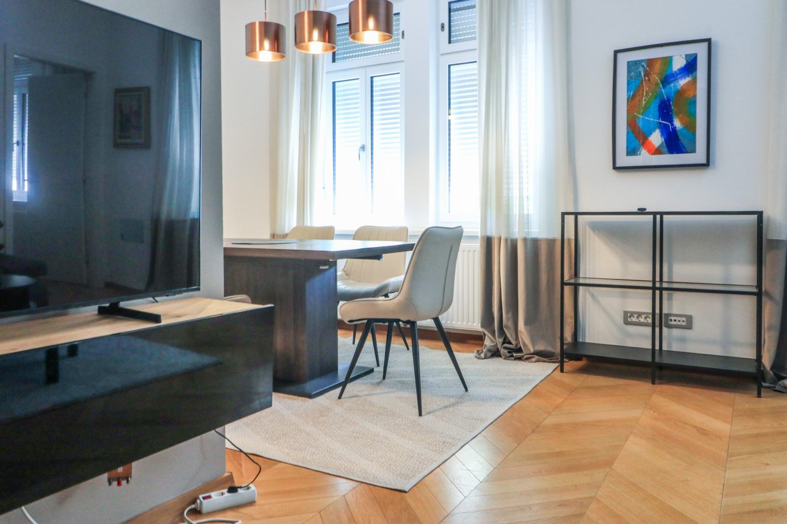 CENTAR, BAUEROVA, TOP 3-SOBAN STAN***BEZ PROVIZIJE!*** (iznajmljivanje)