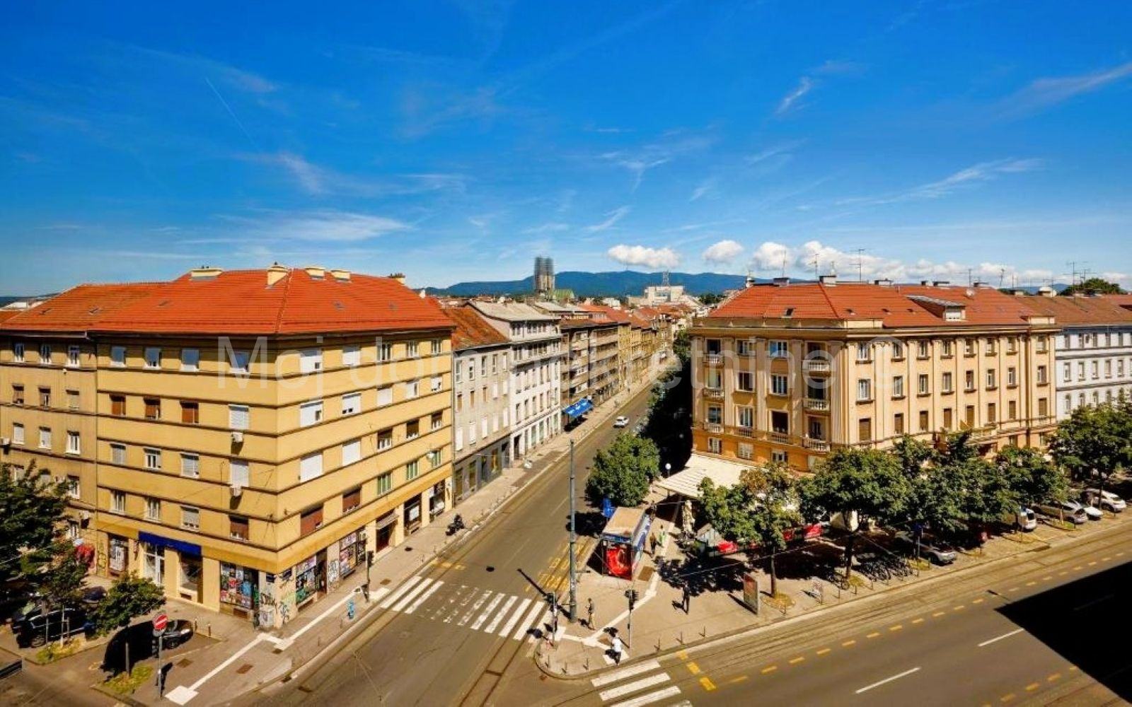 Centar, blizina Sheratona, prostran građanski stan s loggiom, 142.95m2 ...