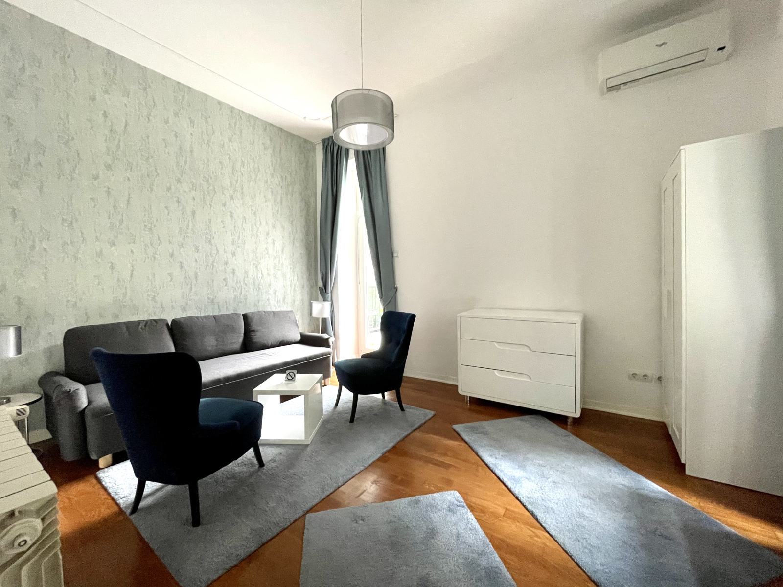 CENTAR, JEDNOSOBAN STAN 30 m2 + TERASA 14 m2 (iznajmljivanje)