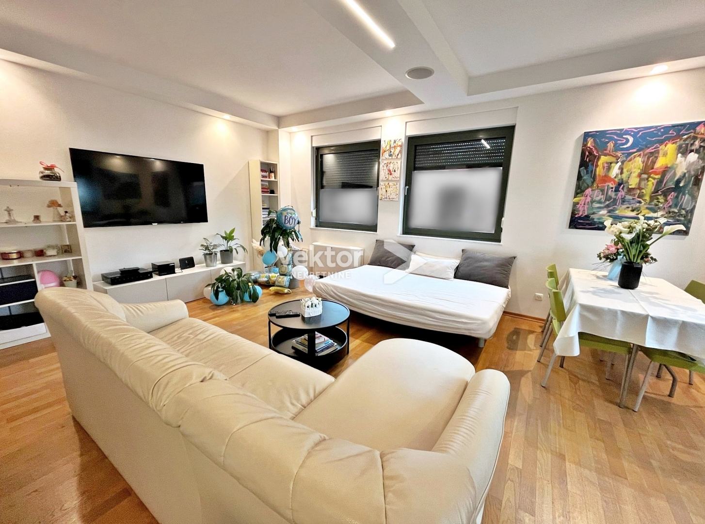 Centar, moderan stan u centru grada (prodaja)