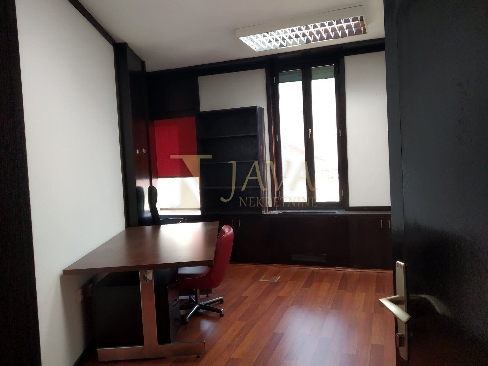 CENTAR - NAJAM UREDA U POSLOVNOJ ZGRADI (iznajmljivanje)
