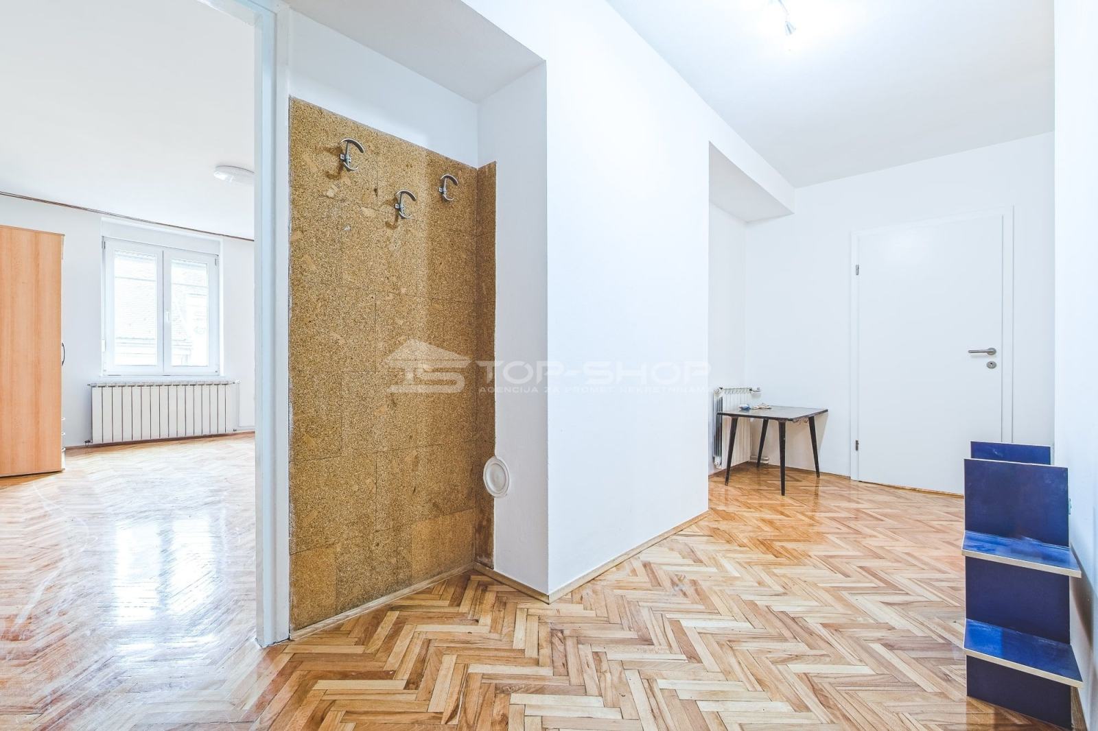 CENTAR-PRIMORSKA ULICA 70 m2 uređen stan sa balkonom (iznajmljivanje)