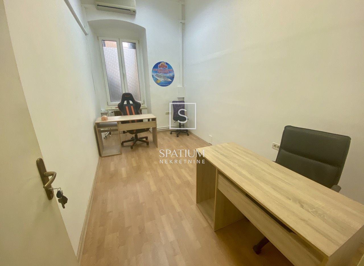 CENTAR, URED 11m2 (iznajmljivanje)