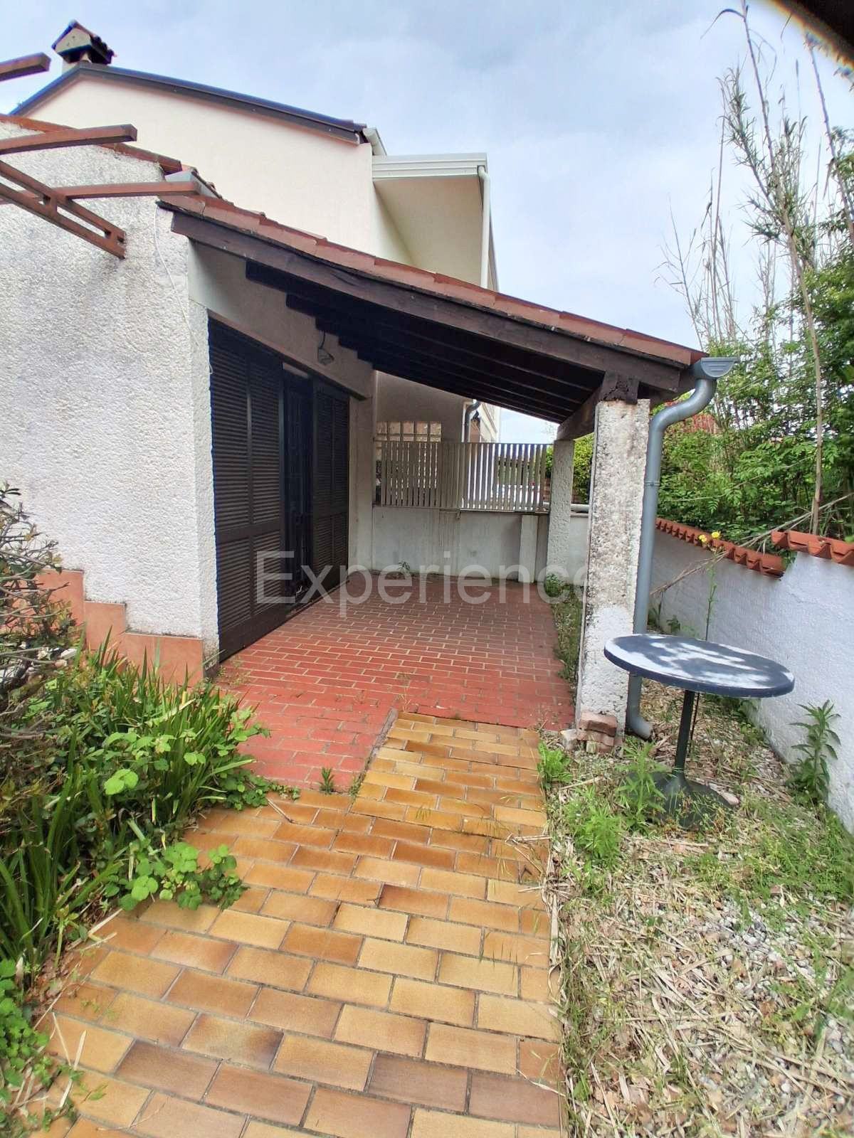 Červar Porat - cca. 450 m od plaže, kuća ( 108 m²) sa vrtom (prodaja)