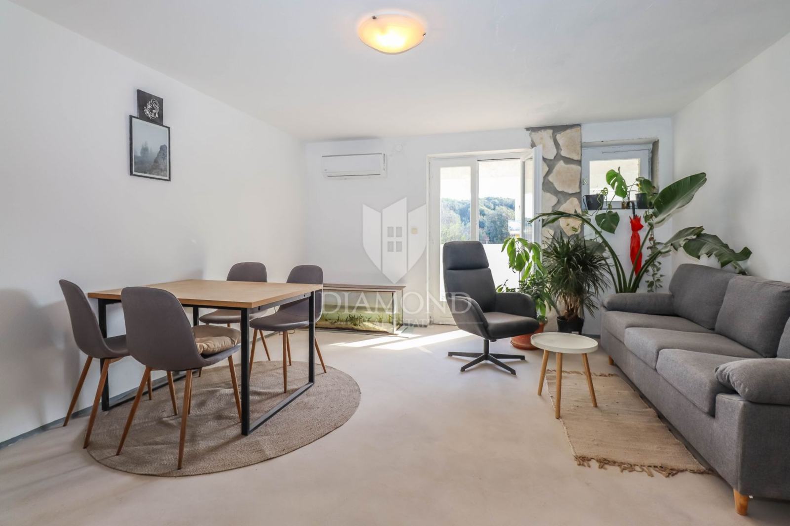 PRILIKA! Četiri apartmana na 100m od plaže u Rovinju (prodaja)