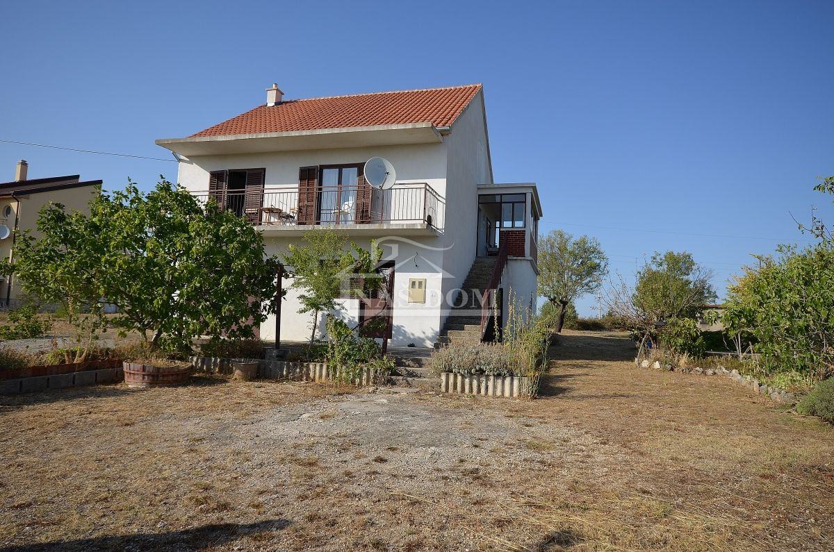 Cicvare- Kuća 200m2 sa 1140m2 okućnice (prodaja)