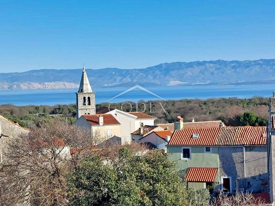 Cres, Orlec - Starija kuća u mirnom mjestu (prodaja)