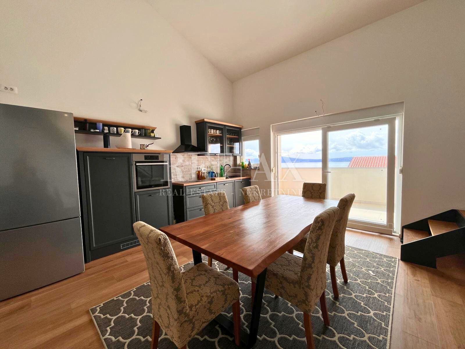 Crikvenica - moderan stan s galerijom (prodaja)