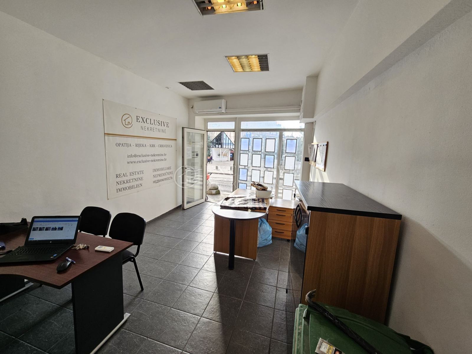 CRIKVENICA-URED ZA NEKRETNINE ILI ZLATARNU (iznajmljivanje)