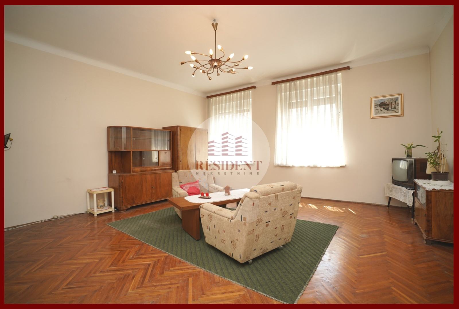 ČRNOMEREC Trg pravde, prostran 3soban stan 95 m2, 2. kat, garaža (prodaja)