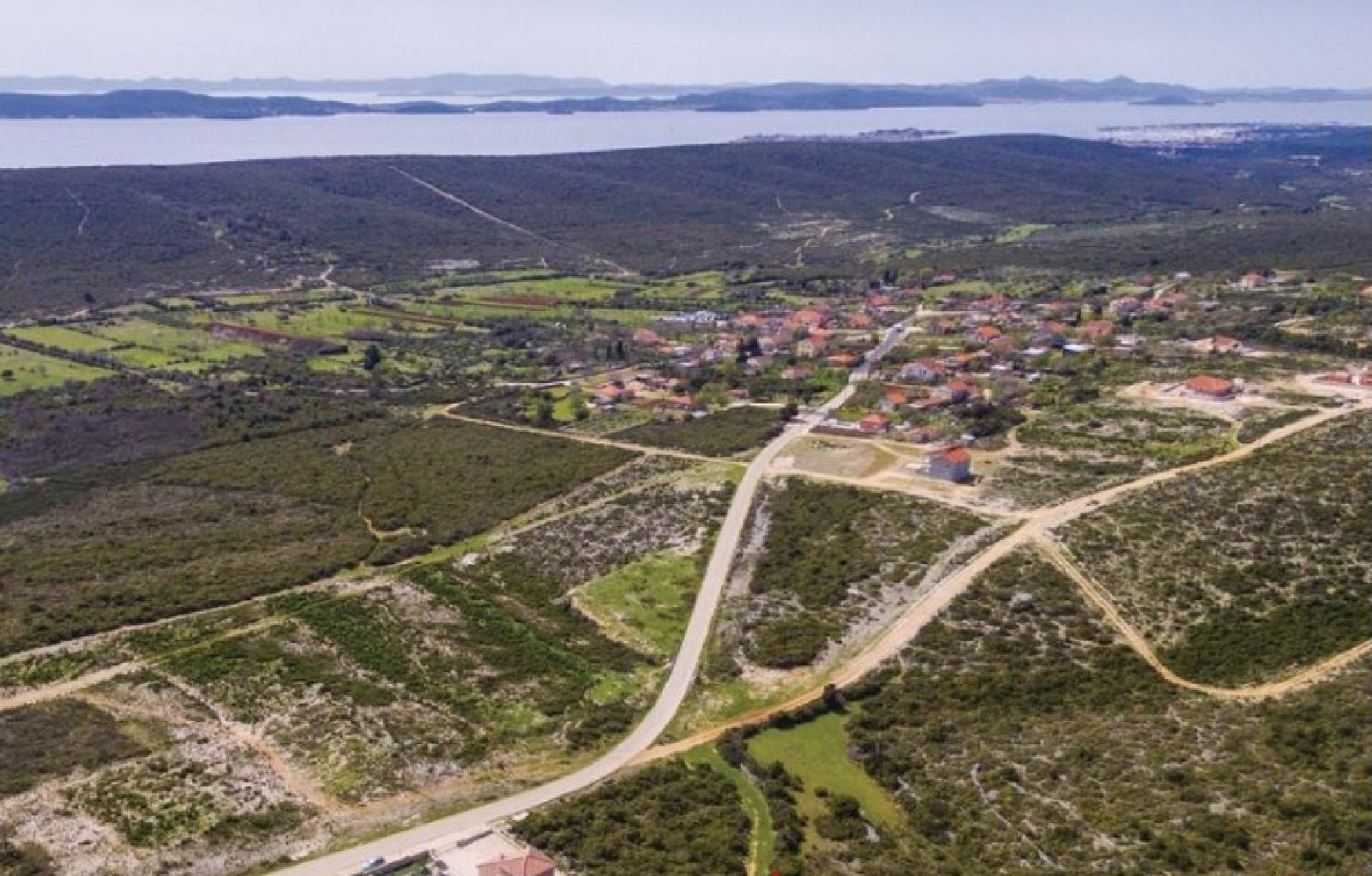 Debeljak(Sukošan) 870m2.