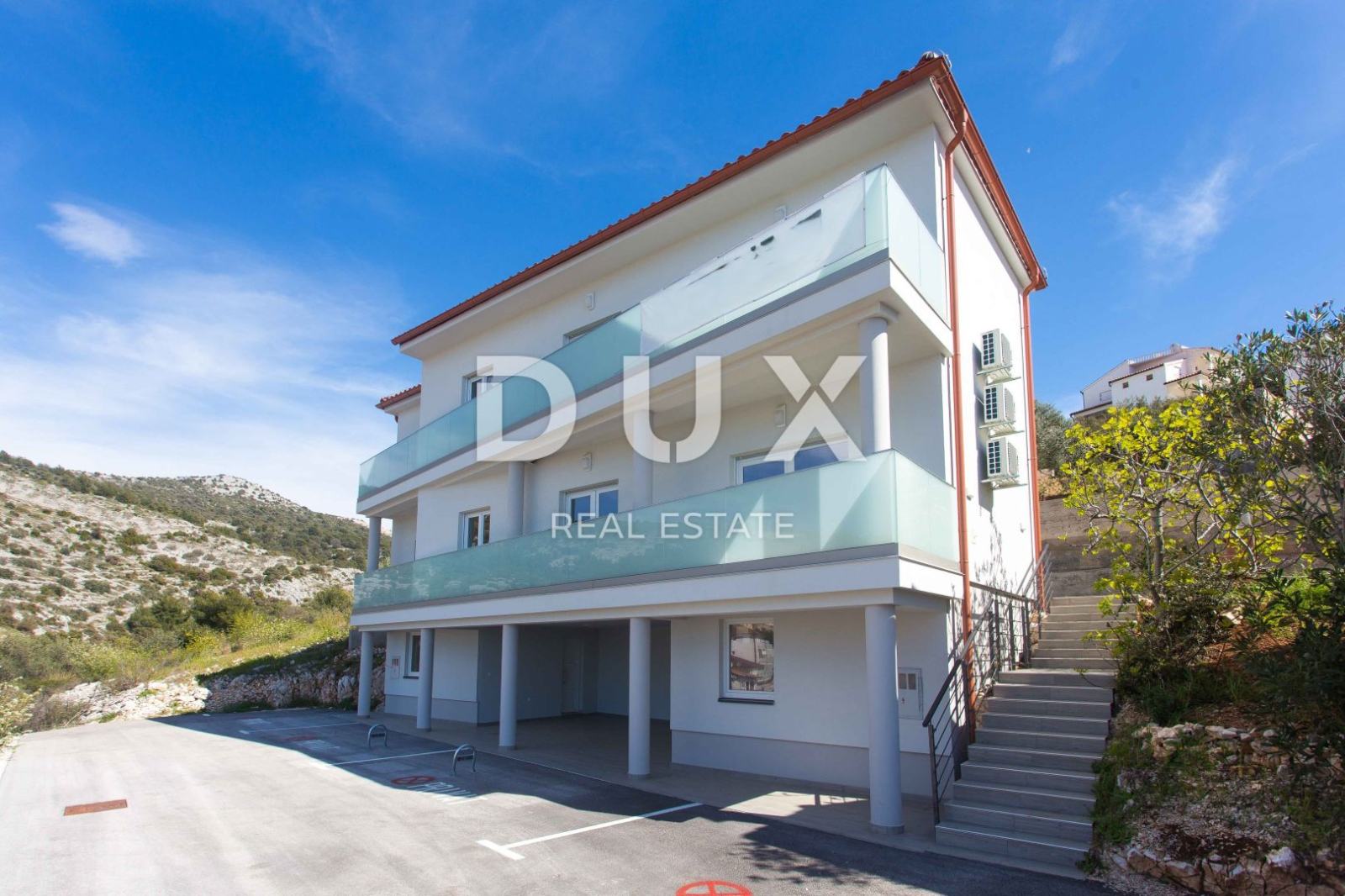 DOLAC, PRIMOŠTEN - Novogradnja sa 6 stambenih jedinica (prodaja)