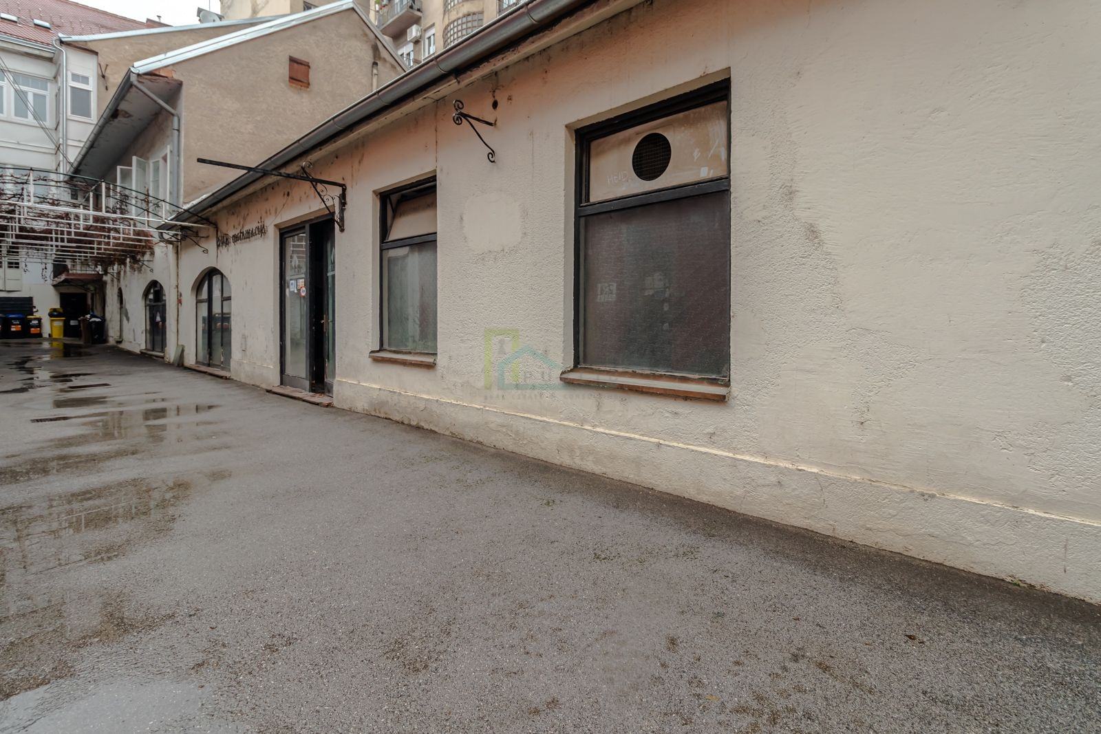 DONJI GRAD 434m2 - (dvorišna zgrada/ restoran/ hostel - 300m od Trga ...