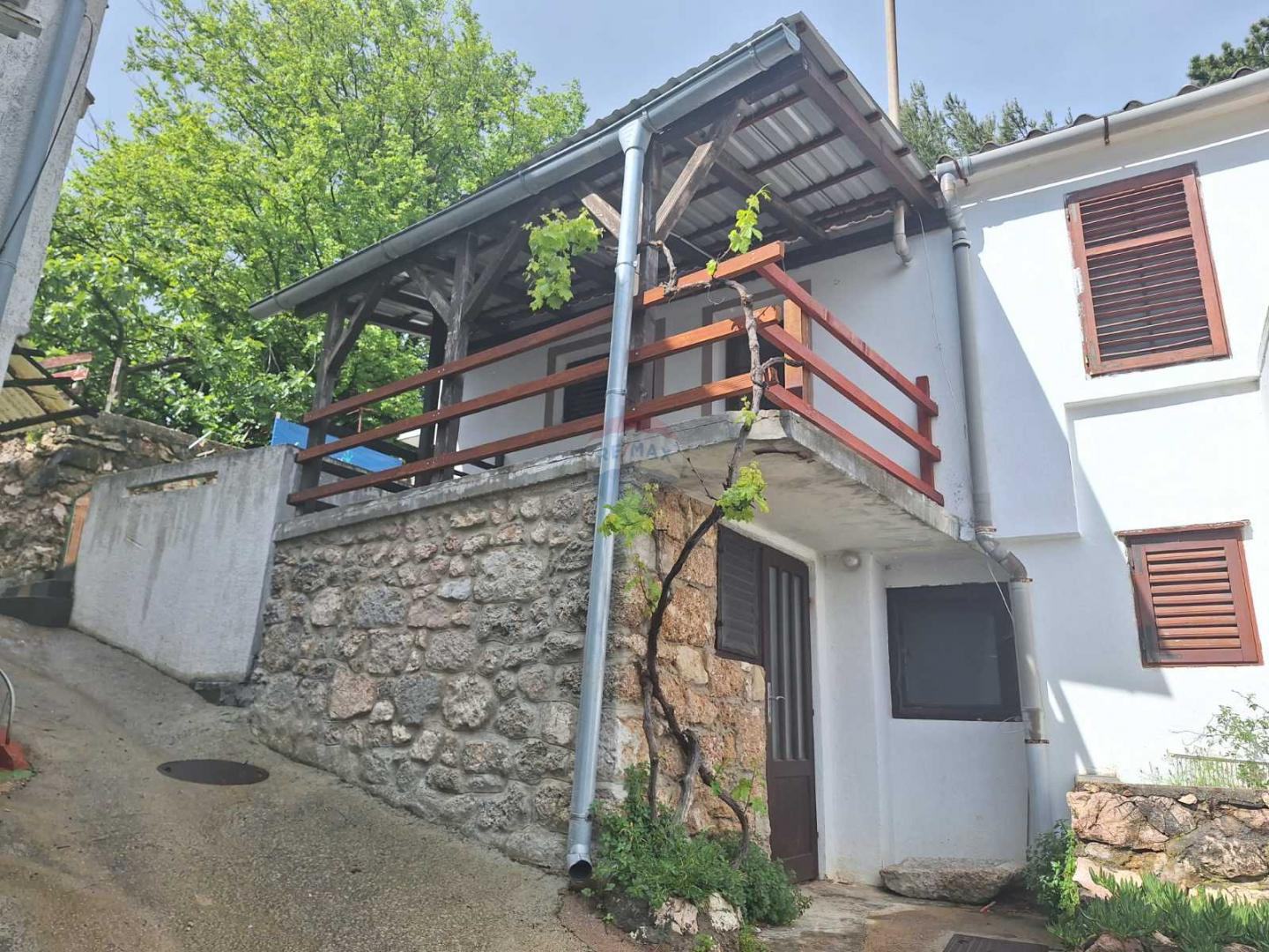 Draga Bašćanska - kuća 50m2, okućnica 50m2 (prodaja)