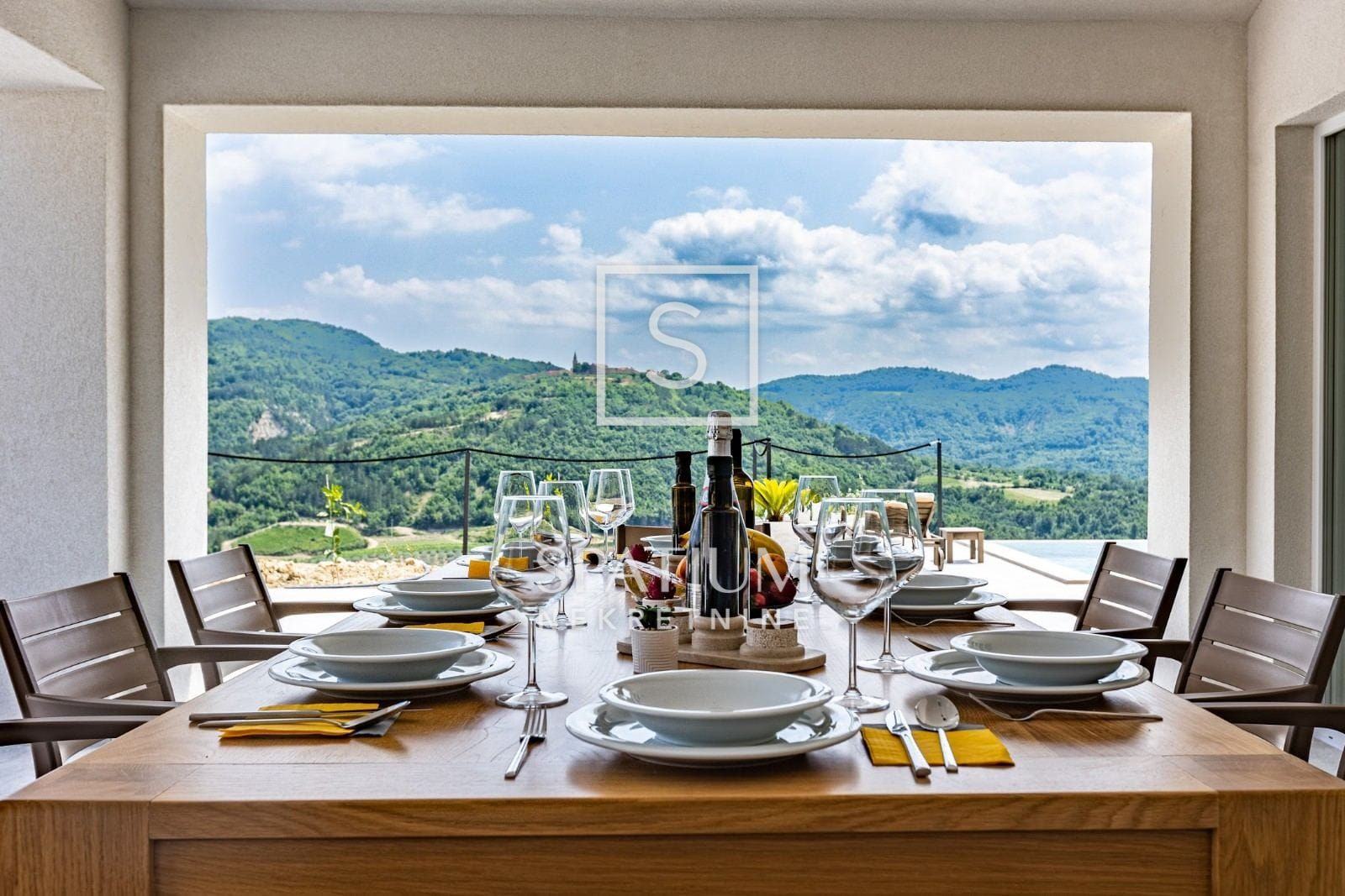 DRAGUĆ, LUKSUZNO IMANJE NA OSAMI (prodaja)