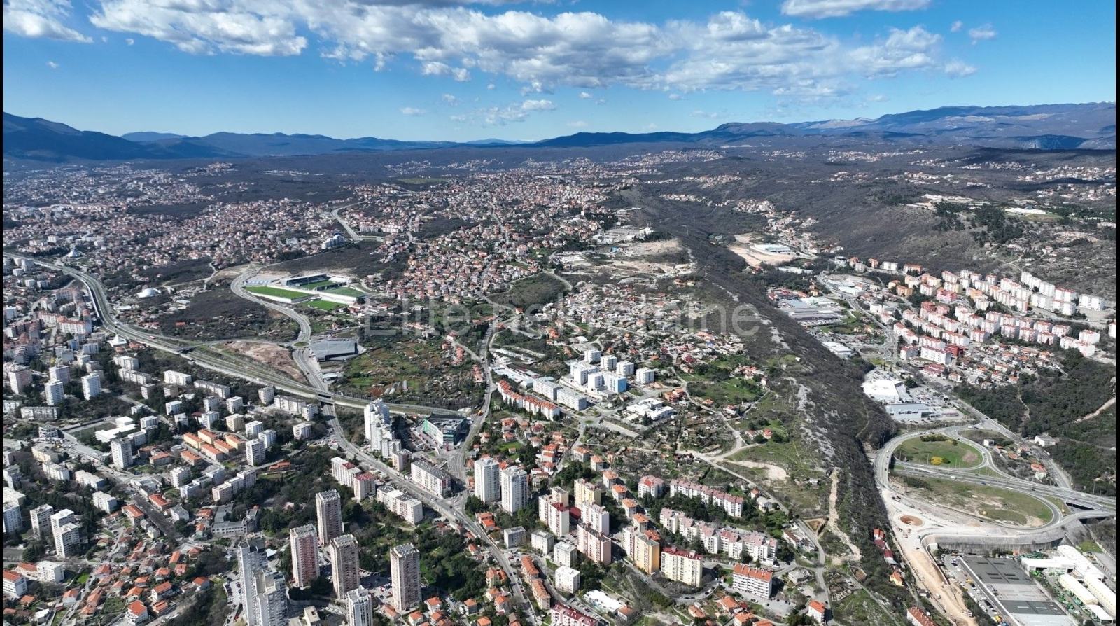 Drenova - najam garaže, 50 m2! (iznajmljivanje)