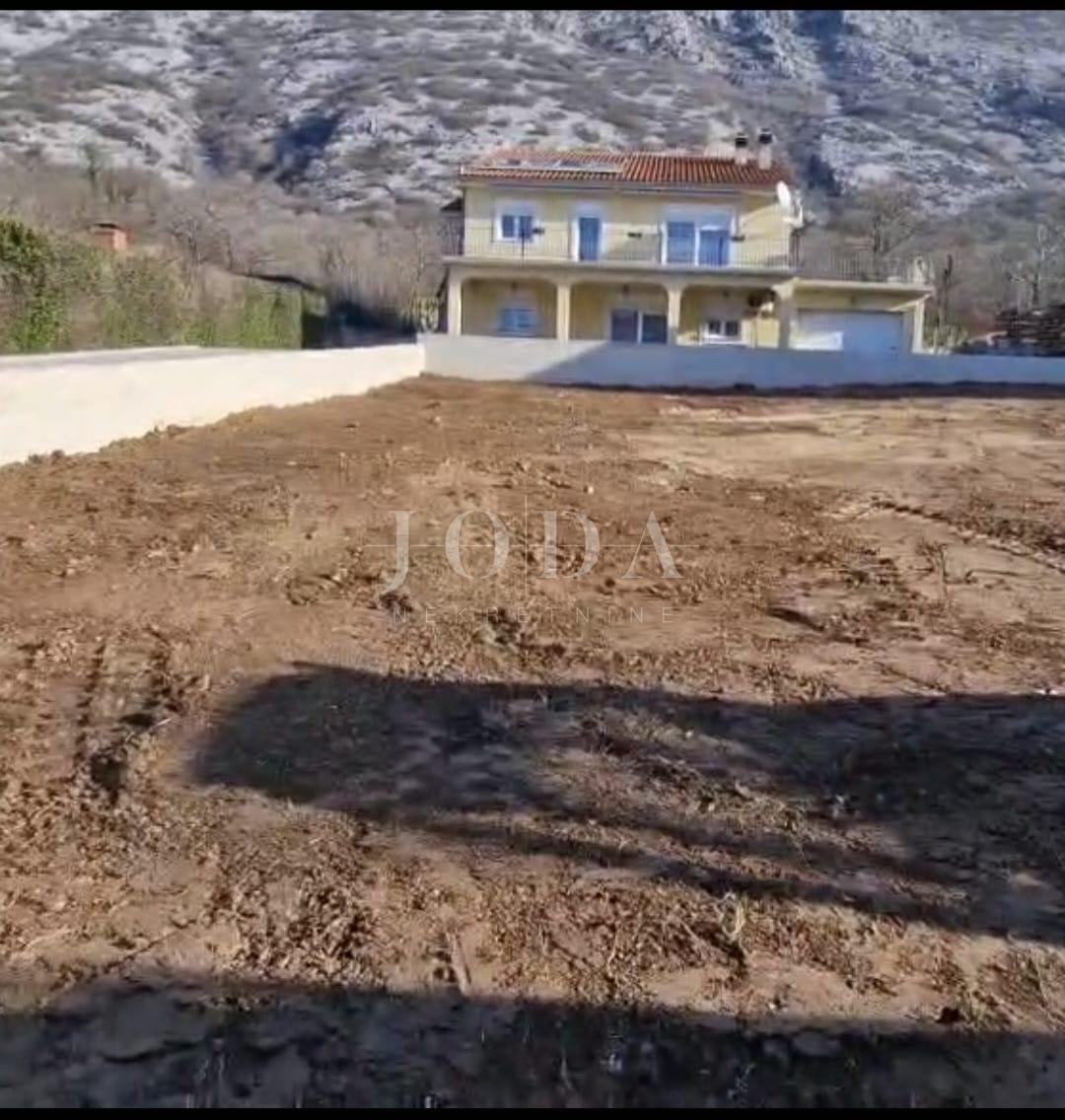 DRIVENIK, građevinski teren 517m2