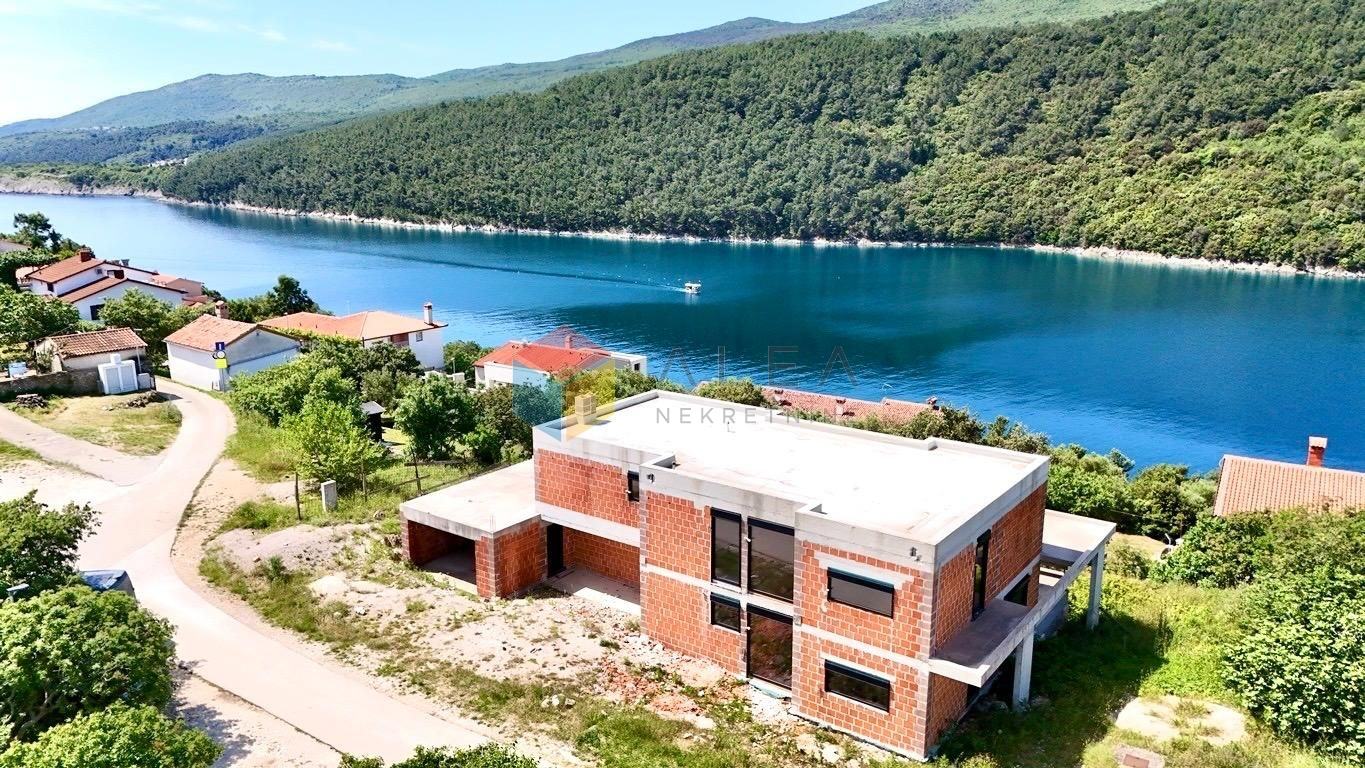 DUGA LUKA- ATRAKTIVNA VILLA U FAZI ROH-BAU-a, 80 M DO MORA (prodaja)