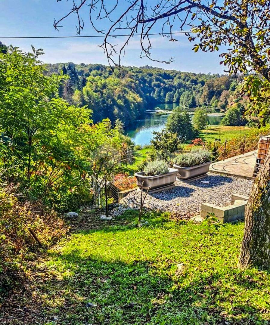 DUGA RESA, MREŽNICA- Maleno zemljište blizu rijeke