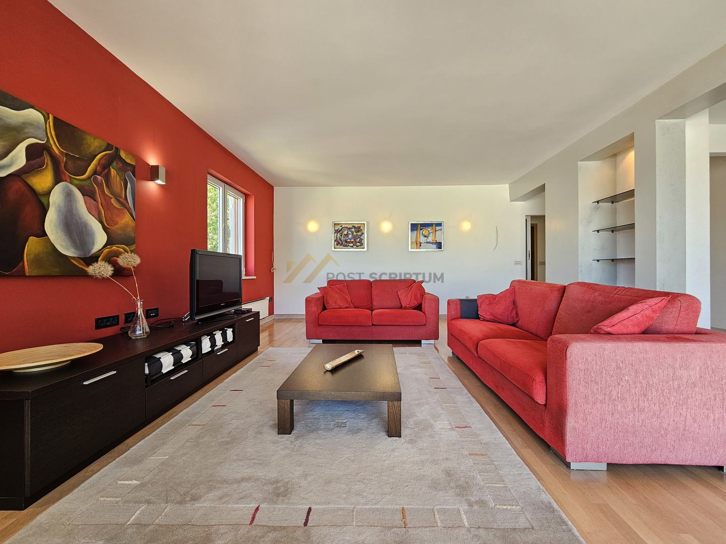 DUGOROČNO, PROSTRAN TROSOBAN S GARAŽOM (iznajmljivanje)