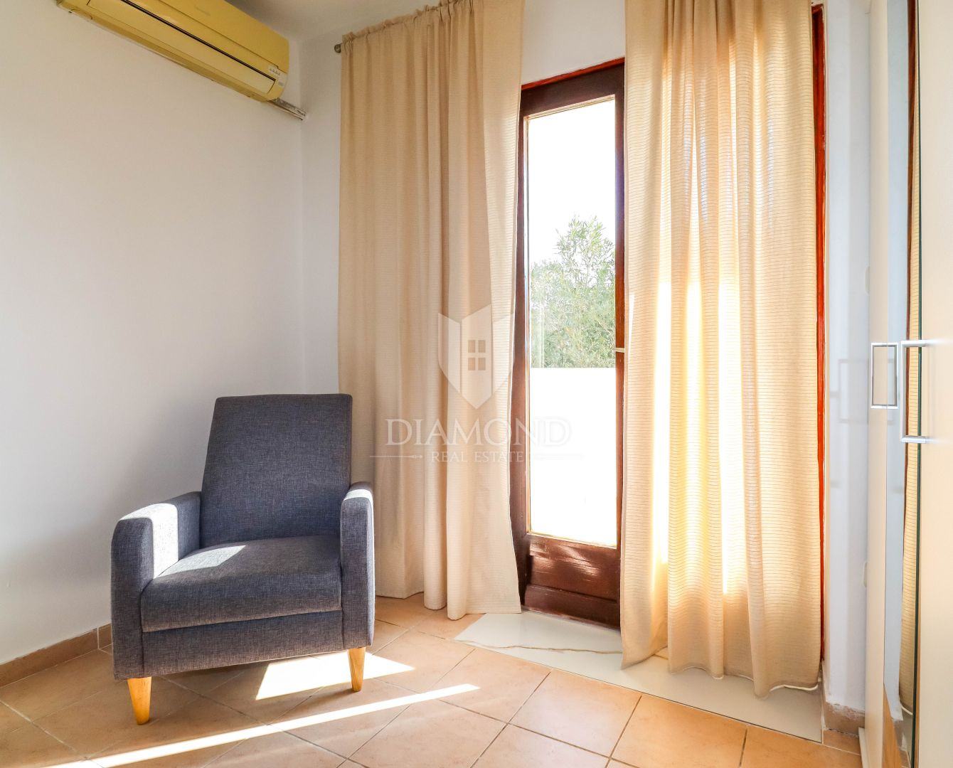 Dvije jedinice na 100m od plaže u Rovinju (prodaja)