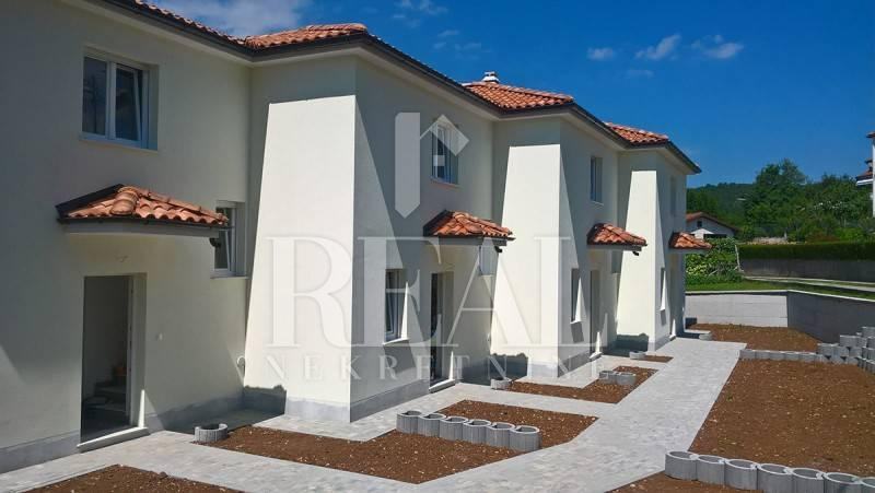 Dvoetažni stan u kući u nizu na Marinićima P+1 3S+DB 92.81 M2 (prodaja)