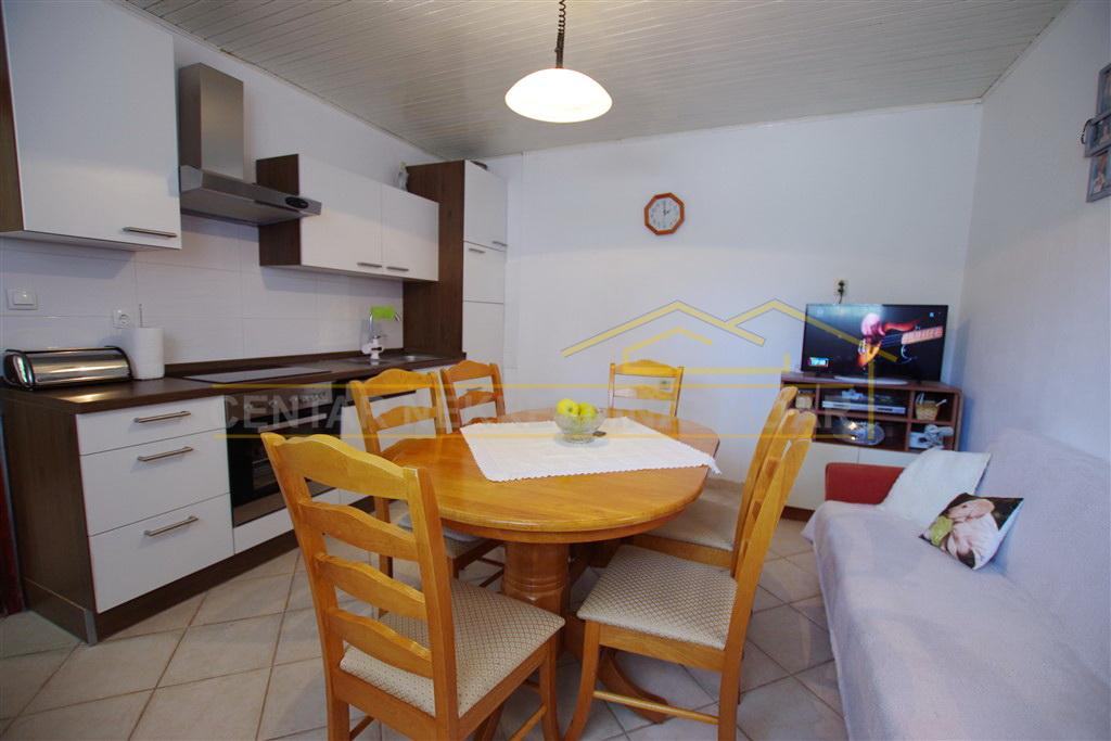 Biograd - dvojna kuća 100 m od plaže (prodaja)