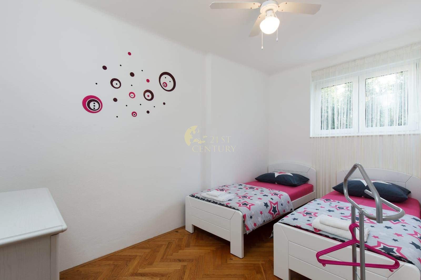 ***Dvosoban stan 50m2, centar- dugoročno*** (iznajmljivanje)