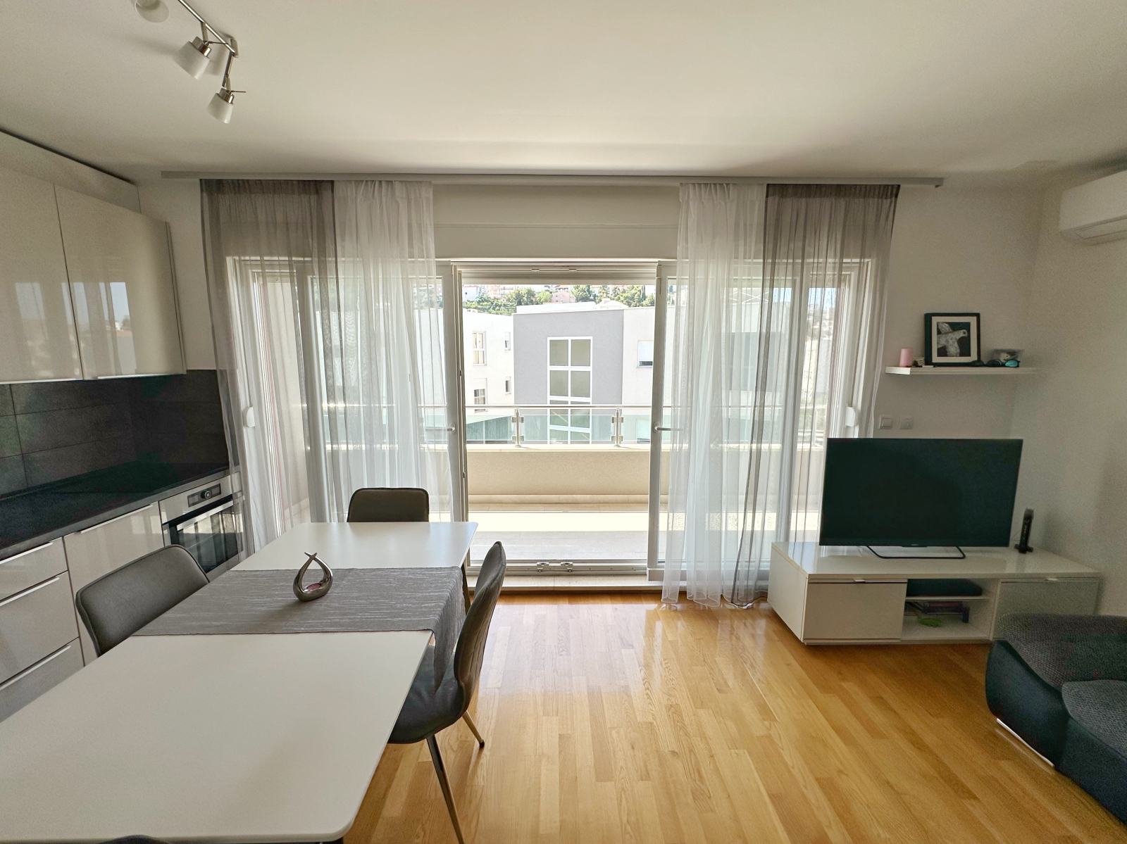 Dvosobni stan*Novogradnja*Strožanac* (prodaja)