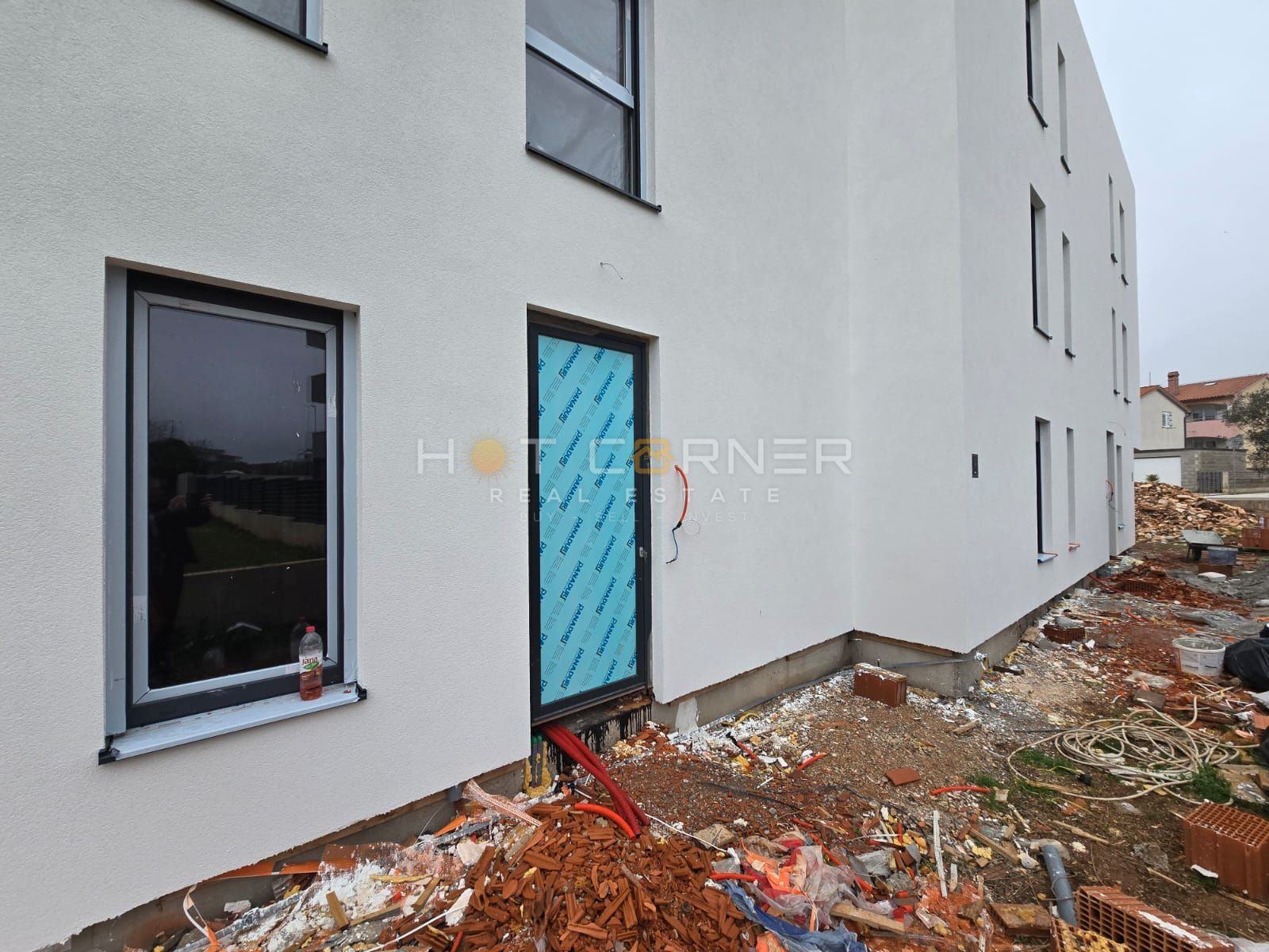 Fažana, 2S+DB+vrt, 200 m od mora NOVOGRADNJA (prodaja)