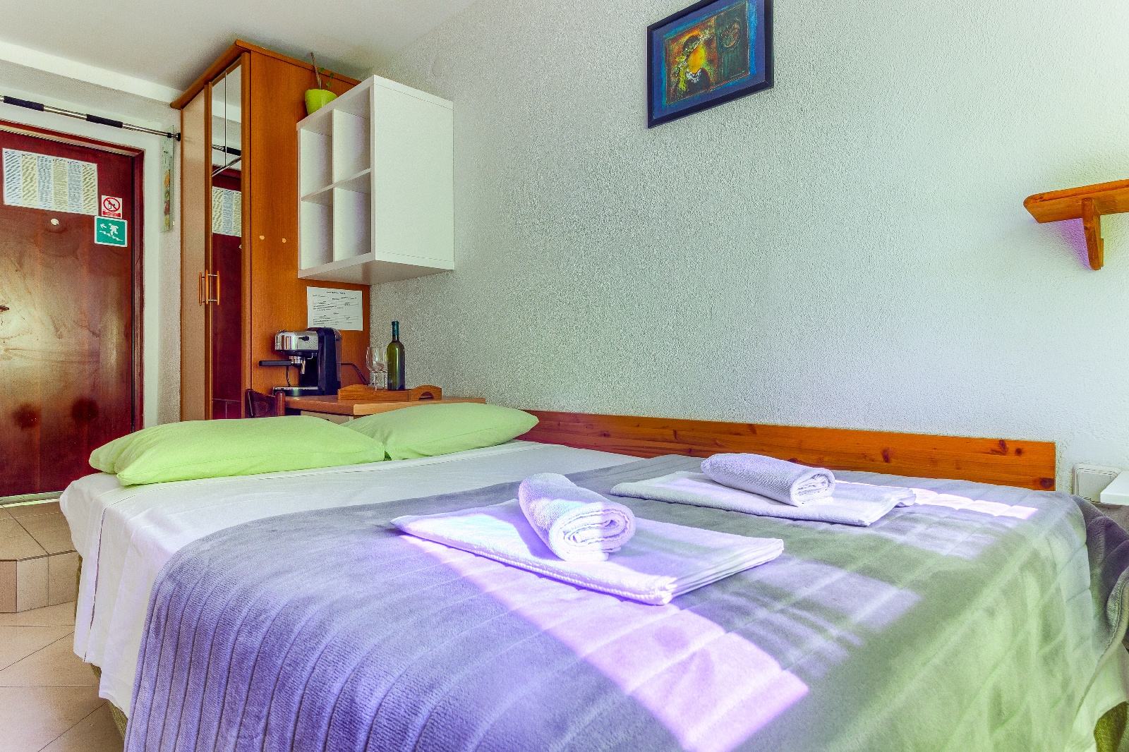 Firule,garsonjera (iznajmljivanje)