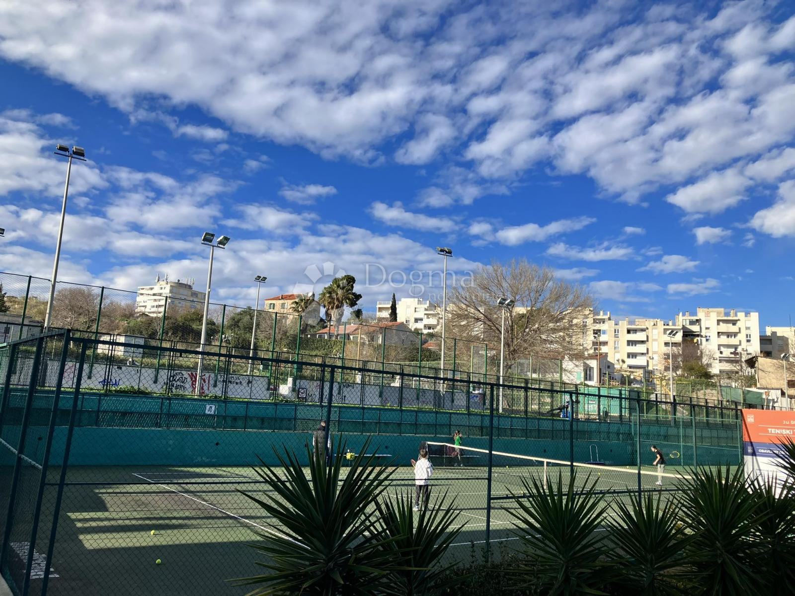 FIRULE, STAN NA ATRAKTIVNOJ LOKACIJI (prodaja)