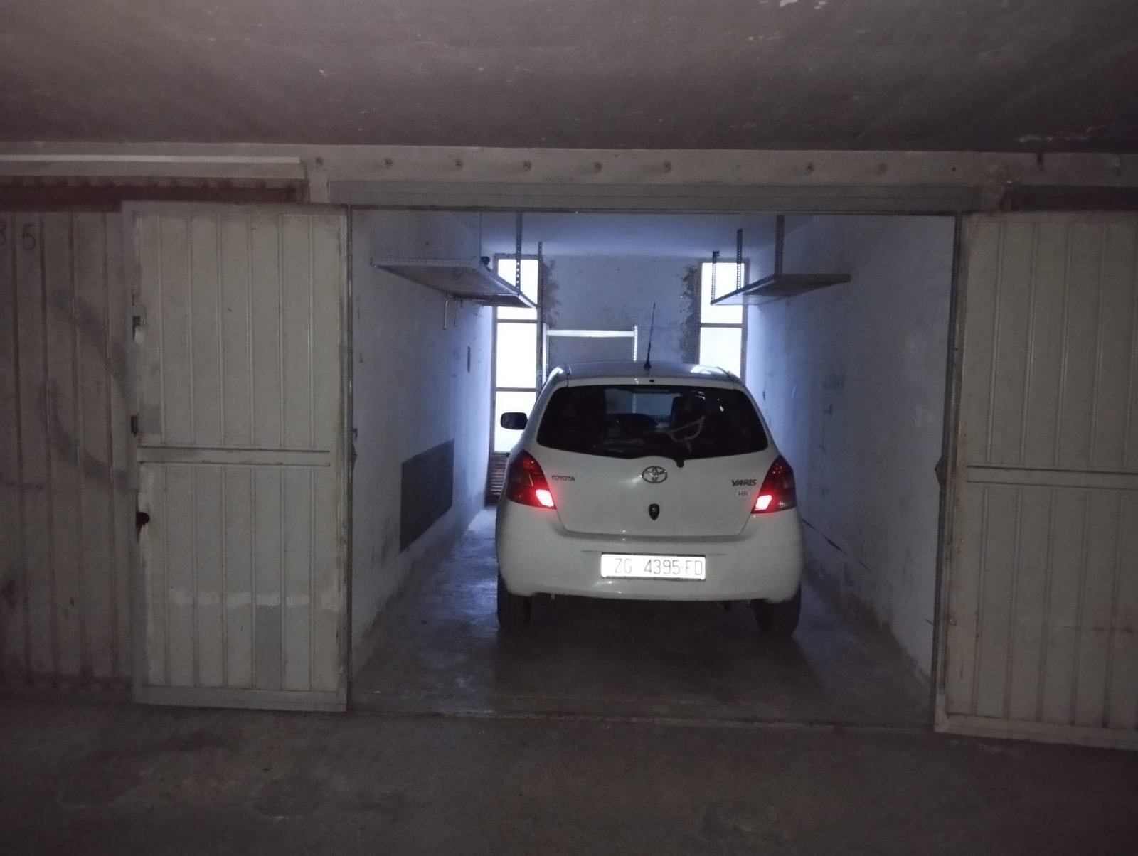 Garaža: Zagreb Dubrava (pored tržnice), 14 m2 (iznajmljivanje)