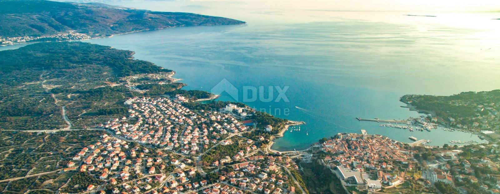 Grad Krk, građevinsko zemljište 8000 m2, otvoren pogled na more