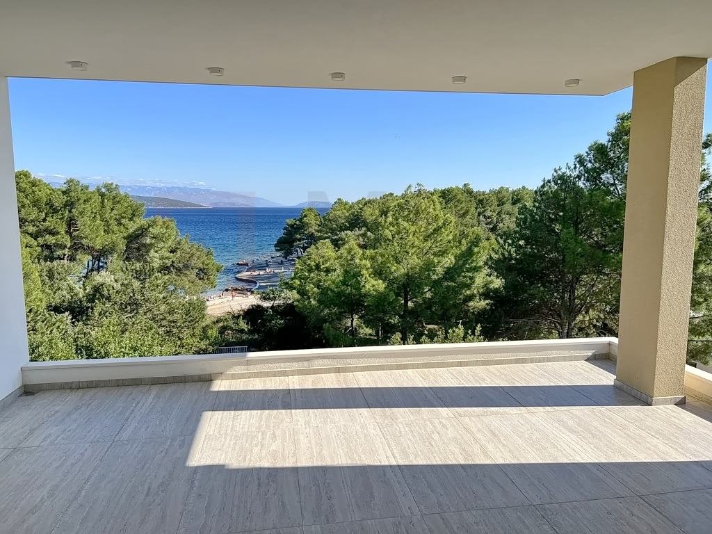 Grad Krk, renovirani penthouse prvi red do mora, PRODAJA! (prodaja)