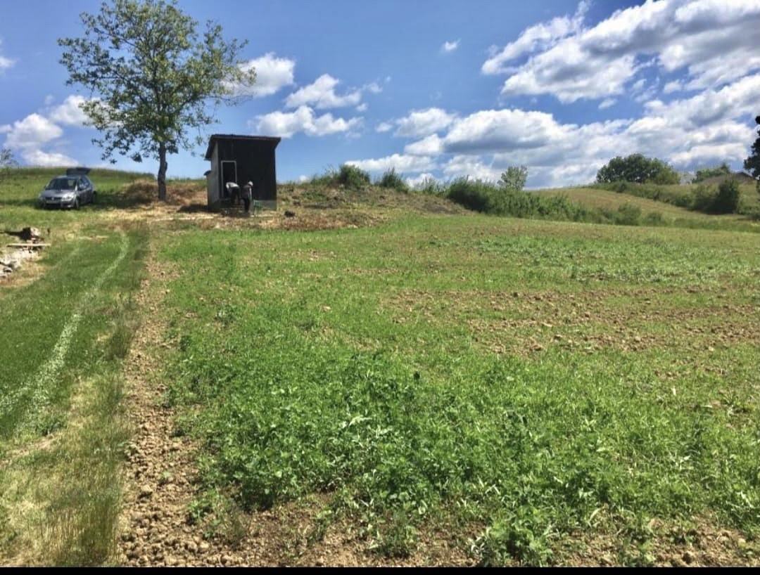 PRILIKA! Gradevinski teren, 2340m2! Voda i struja do terena!
