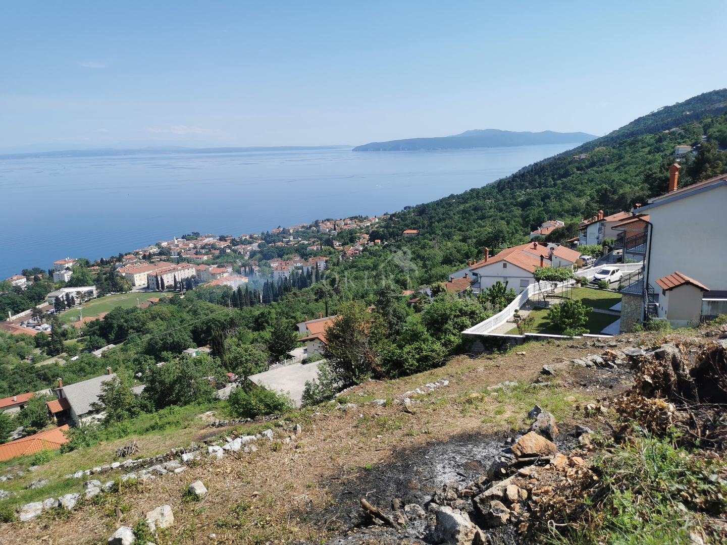 Građevinski teren sa otvorenim pogledom na cijeli Kvarner