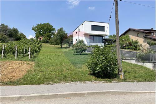 Građevinsko zemljište 960 m2 Mala Rakovica Samobor