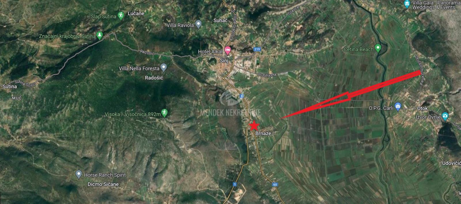 Građevinsko zemljište uz glavnu prometnicu, 2210 m2, Brnaze