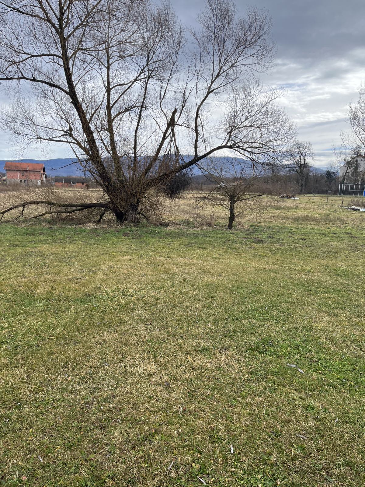 Građevinsko zemljište, Jakovlje, 3700 m2, CENTAR,kod škole!!!