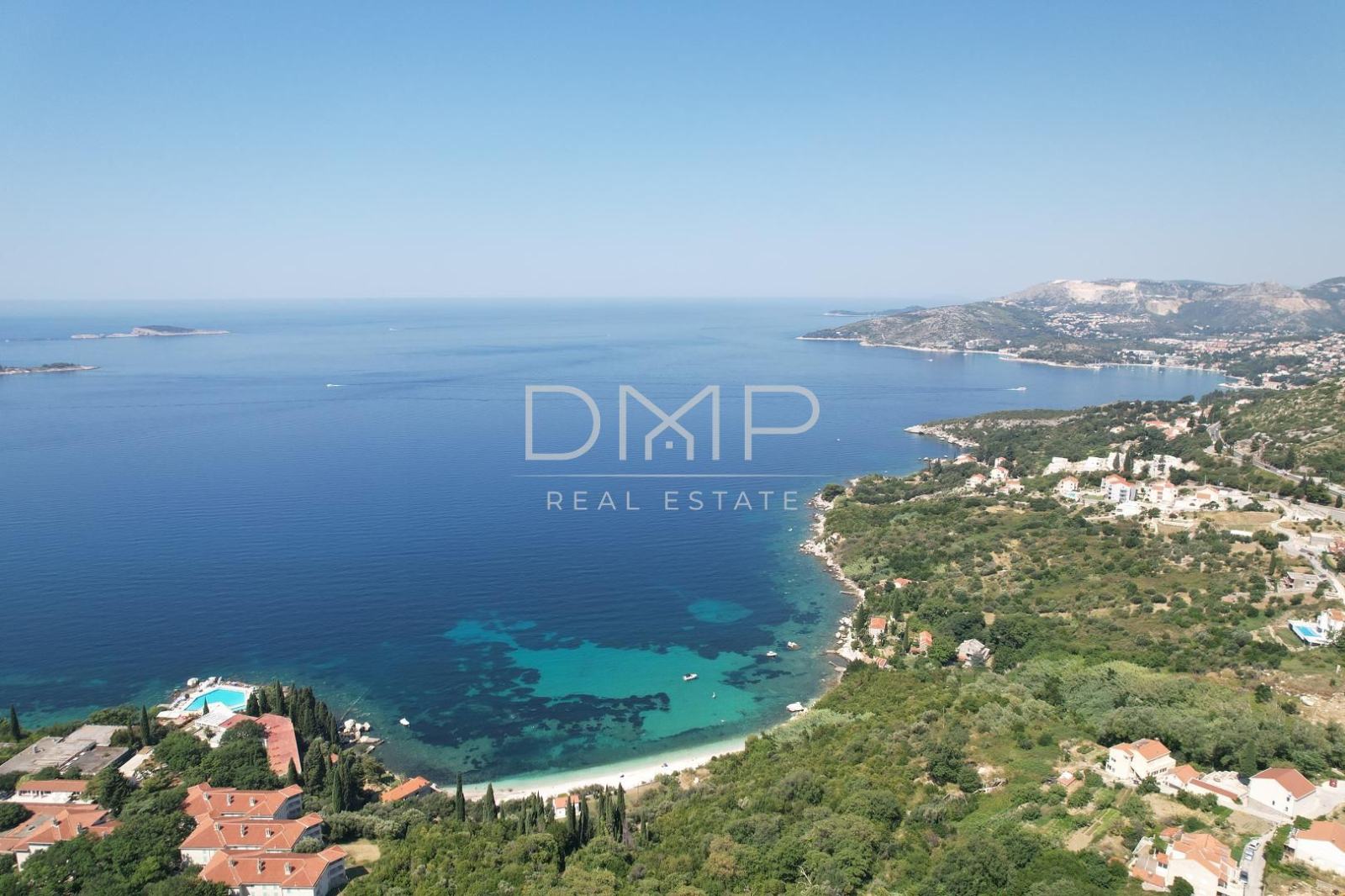 Plat, građevinsko zemljište 970m2, pogled na more