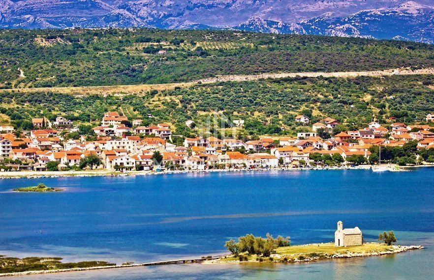 Građevinsko zemljište, Podgradina, površina 1300 m2