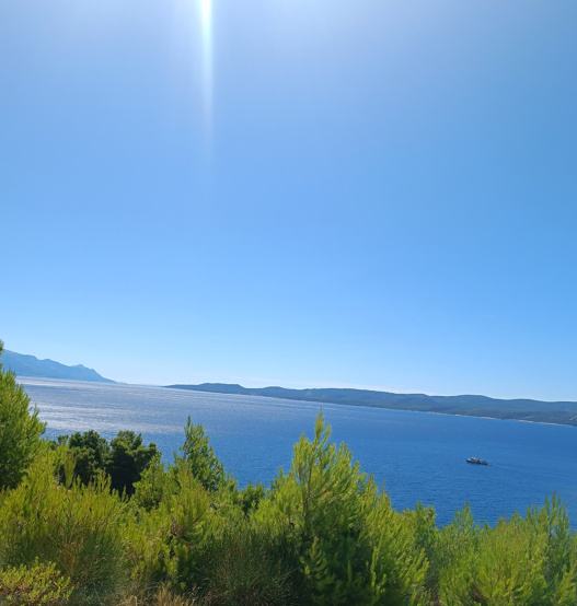 GRAĐEVINSKO ZEMLJIŠTE S POGLEDOM NA MORE