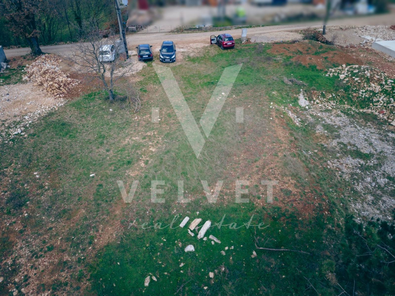 Građevinsko zemljište u predgrađu Labina