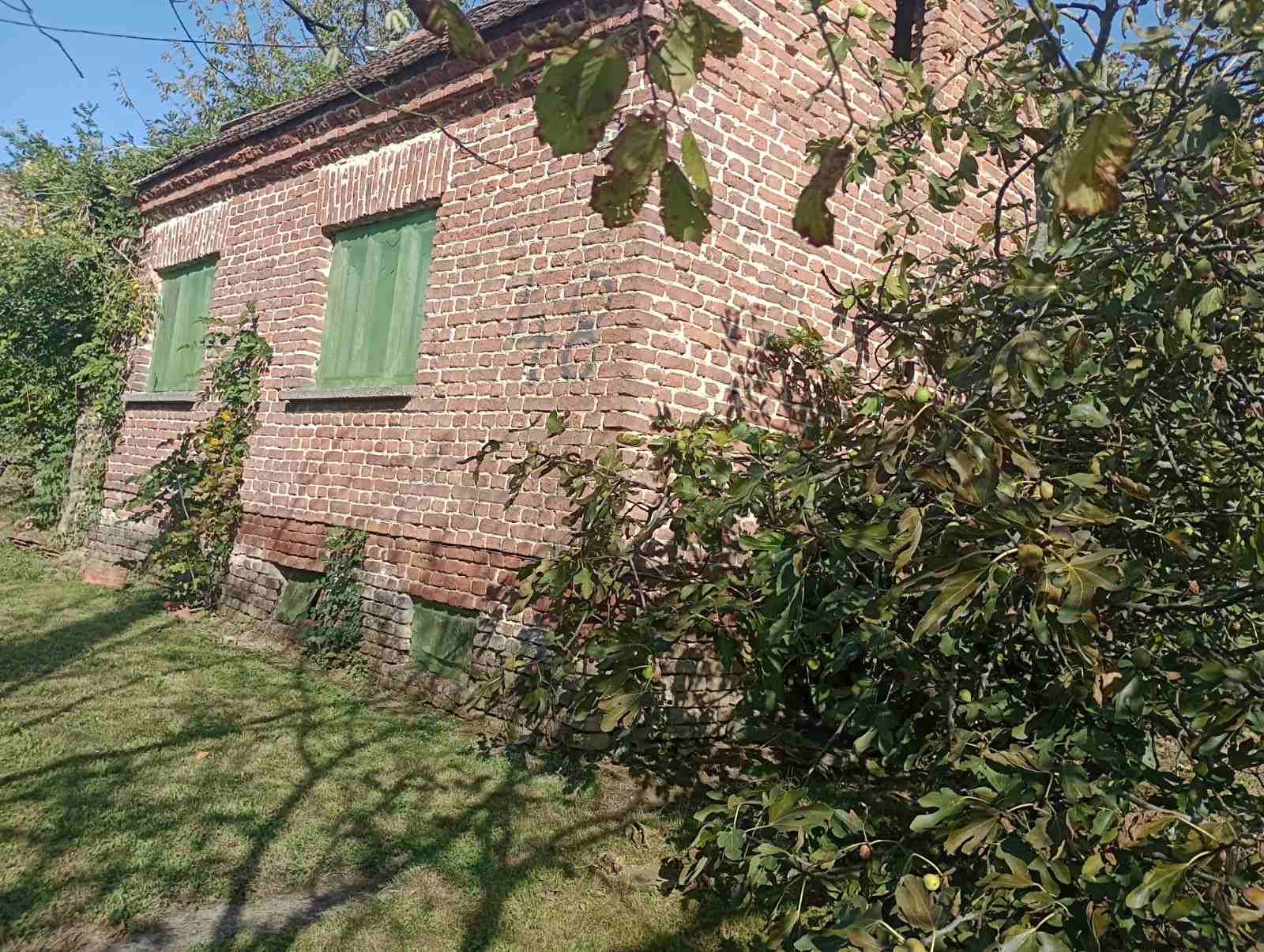 Gradiliste sa starom kućom